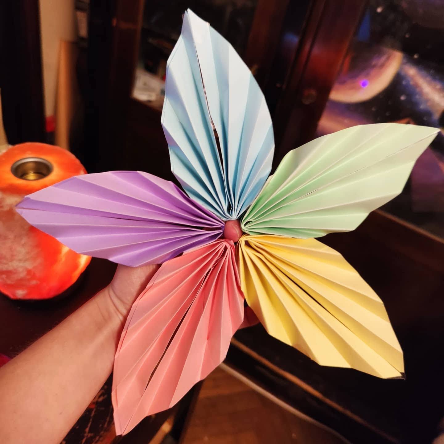 Floare origami – Desene si picturi de Corina Chirila
